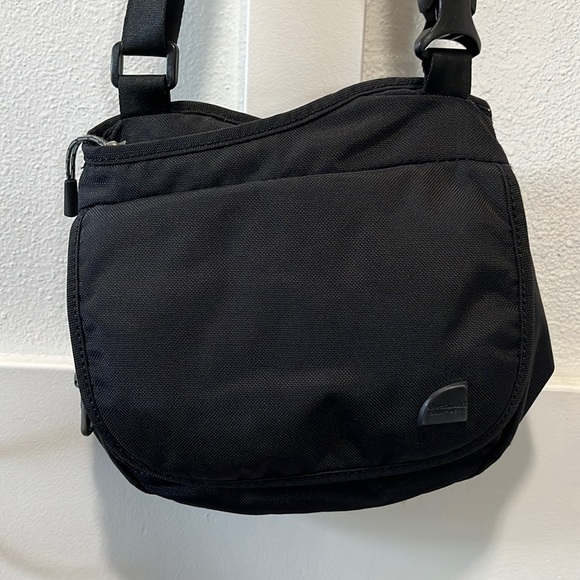 overland | Bags | Overland Equipment Cross Body Bag Black Adjustable ...